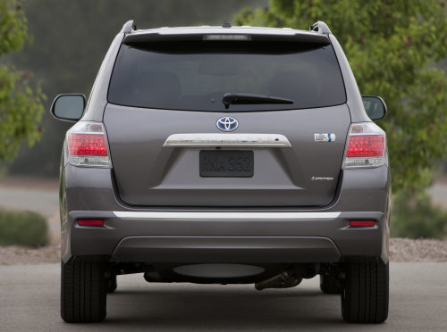 The 2013 Toyota Highlander Hybrid Limited rear end | Torque News